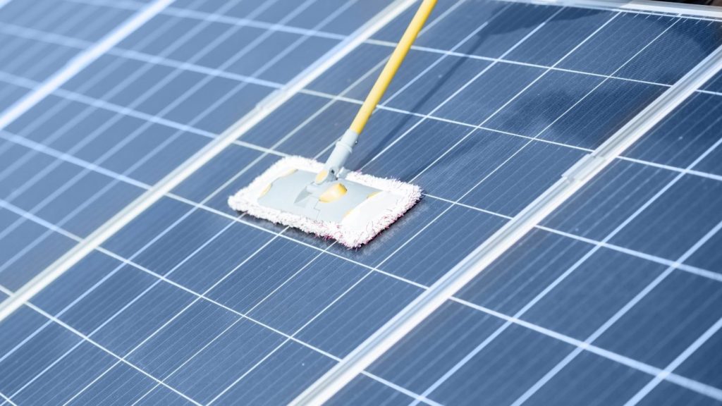 Does Cleaning Solar Panels Make a Difference? 3 Minute Read
